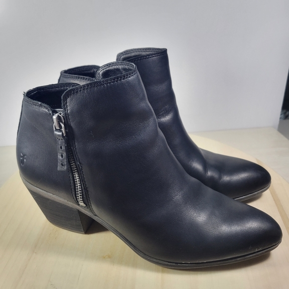 Frye | Shoes | Frye Judith Black Leather Ankle Boots With Zippers ...
